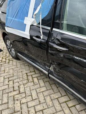 Black Chrysler Pacifica 2023 in Klaipeda, with an engine capacity of 3.61 L and mileage of 25 thousand km for 18800 €, photo 6 on AUTOMOTO.COM.LV