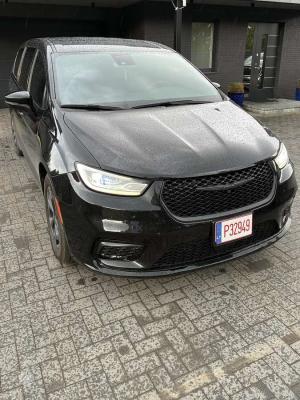 Black Chrysler Pacifica 2023 in Plunge, with an engine capacity of 3.60 L and mileage of 56 thousand km for 25500 €, photo 3 on AUTOMOTO.COM.LV