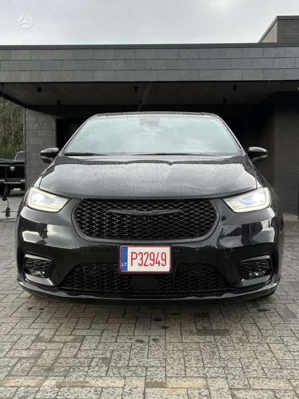 Chrysler Pacifica 2023 in Plunge on AUTOMOTO.COM.LV Black Chrysler Pacifica 2023 in Plunge, with an engine capacity of 3.60 L and mileage of 56 thousand km for 25500 €, photo 4 on AUTOMOTO.COM.LV