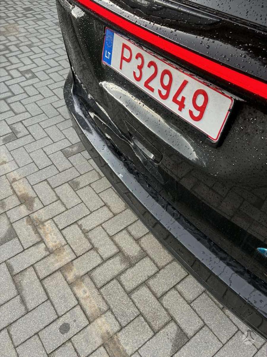 Black Chrysler Pacifica 2023 in Plunge, with an engine capacity of 3.60 L and mileage of 56 thousand km for 25500 €, photo 5 on AUTOMOTO.COM.LV