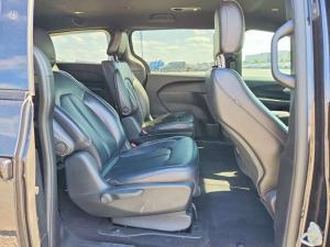 Black Chrysler Pacifica 2023 in Plunge, with an engine capacity of 3.60 L and mileage of 56 thousand km for 25500 €, photo 9 on AUTOMOTO.COM.LV