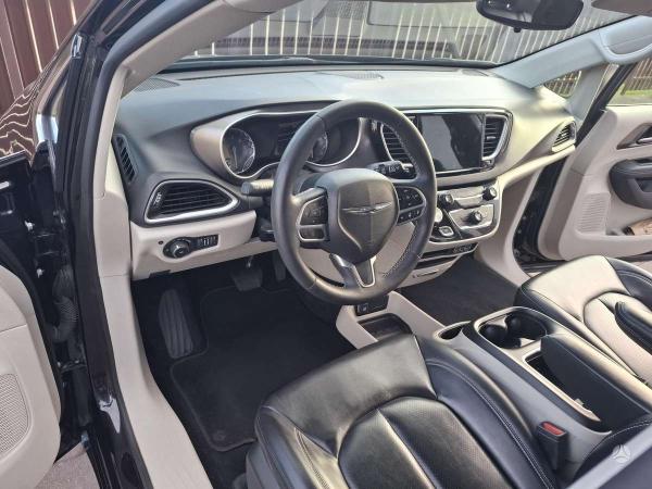 Крайслер Пасифик 2023 в Вильнюс на AUTOMOTO.COM.LV Черный Крайслер Пасифик 2023 в Вильнюс, объемом двигателя 3.60 л и пробегом 127 тыс. км за 20300 €, фото 8 на AUTOMOTO.COM.LV