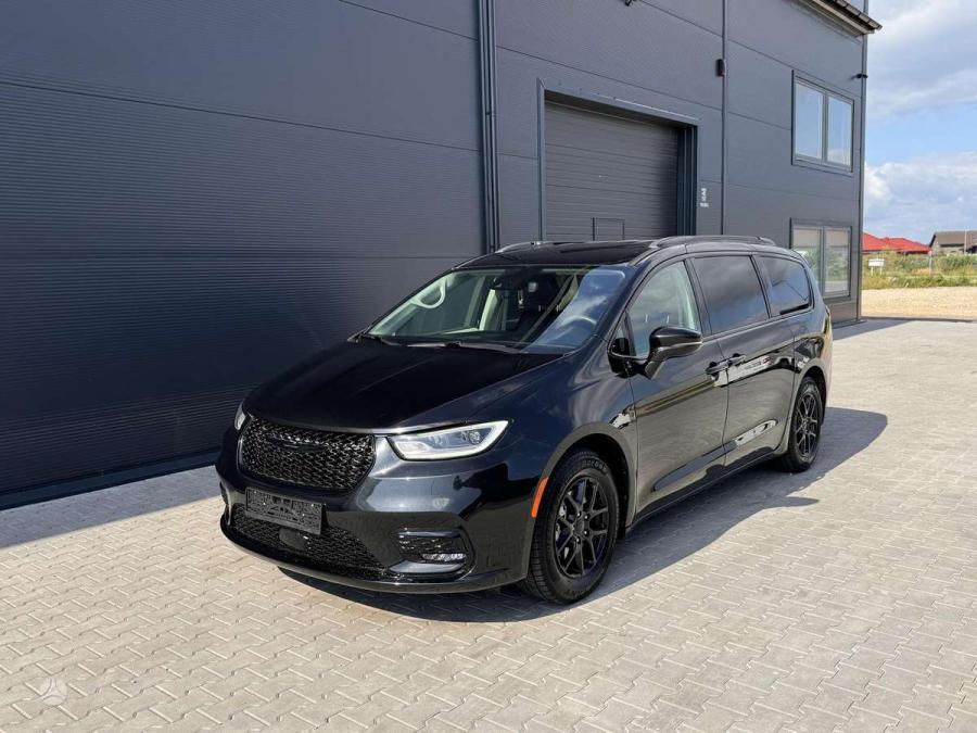 Melns Chrysler Pacifica 2022 Klaipėda, ar dzinēja tilpumu 3.60 L un nobraukumu 171 tūkst. km par 20200 €, foto 1 vietnē AUTOMOTO.COM.LV
