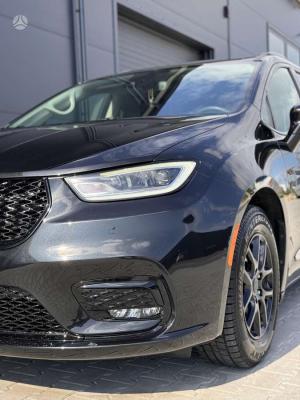Melns Chrysler Pacifica 2022 Klaipėda, ar dzinēja tilpumu 3.60 L un nobraukumu 171 tūkst. km par 20200 €, foto 3 vietnē AUTOMOTO.COM.LV