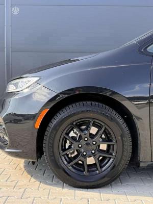 Melns Chrysler Pacifica 2022 Klaipėda, ar dzinēja tilpumu 3.60 L un nobraukumu 171 tūkst. km par 20200 €, foto 6 vietnē AUTOMOTO.COM.LV