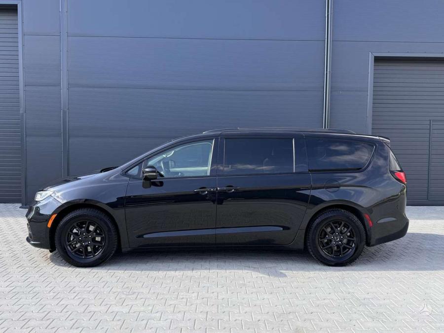 Melns Chrysler Pacifica 2022 Klaipėda, ar dzinēja tilpumu 3.60 L un nobraukumu 171 tūkst. km par 20200 €, foto 9 vietnē AUTOMOTO.COM.LV