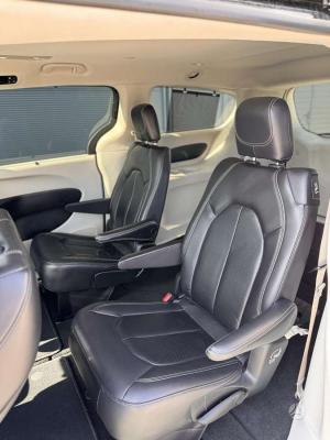 Melns Chrysler Pacifica 2022 Klaipėda, ar dzinēja tilpumu 3.60 L un nobraukumu 171 tūkst. km par 20200 €, foto 14 vietnē AUTOMOTO.COM.LV