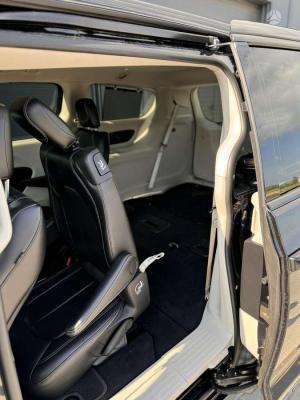 Melns Chrysler Pacifica 2022 Klaipėda, ar dzinēja tilpumu 3.60 L un nobraukumu 171 tūkst. km par 20200 €, foto 15 vietnē AUTOMOTO.COM.LV