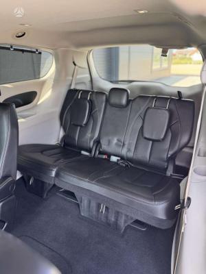 Melns Chrysler Pacifica 2022 Klaipėda, ar dzinēja tilpumu 3.60 L un nobraukumu 171 tūkst. km par 20200 €, foto 16 vietnē AUTOMOTO.COM.LV