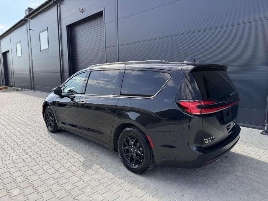 Melns Chrysler Pacifica 2022 Klaipėda, ar dzinēja tilpumu 3.60 L un nobraukumu 171 tūkst. km par 20200 €, foto 17 vietnē AUTOMOTO.COM.LV