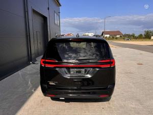 Melns Chrysler Pacifica 2022 Klaipėda, ar dzinēja tilpumu 3.60 L un nobraukumu 171 tūkst. km par 20200 €, foto 18 vietnē AUTOMOTO.COM.LV
