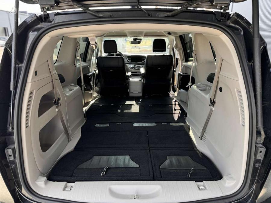 Melns Chrysler Pacifica 2022 Klaipėda, ar dzinēja tilpumu 3.60 L un nobraukumu 171 tūkst. km par 20200 €, foto 19 vietnē AUTOMOTO.COM.LV