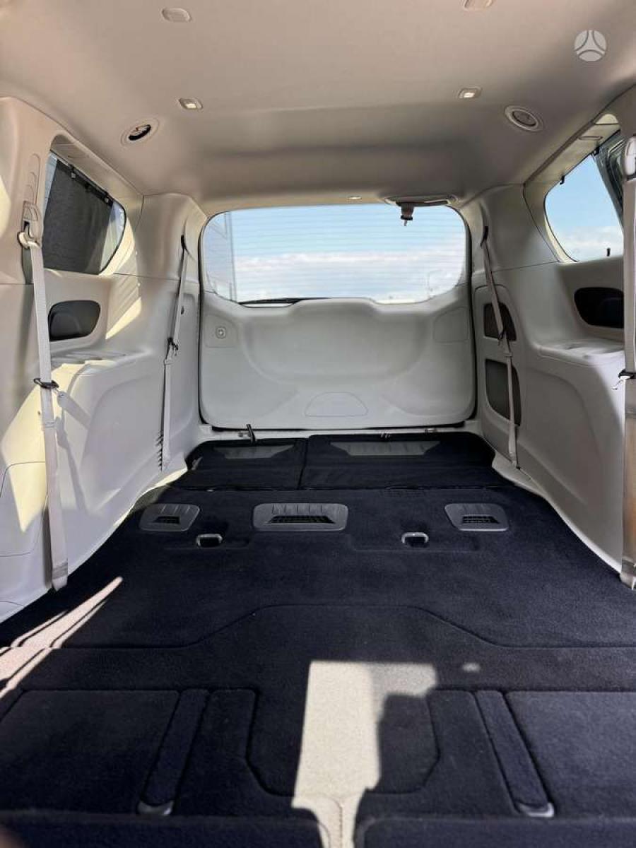 Melns Chrysler Pacifica 2022 Klaipėda, ar dzinēja tilpumu 3.60 L un nobraukumu 171 tūkst. km par 20200 €, foto 21 vietnē AUTOMOTO.COM.LV