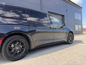 Melns Chrysler Pacifica 2022 Klaipėda, ar dzinēja tilpumu 3.60 L un nobraukumu 171 tūkst. km par 20200 €, foto 23 vietnē AUTOMOTO.COM.LV