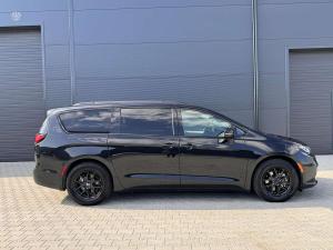 Melns Chrysler Pacifica 2022 Klaipėda, ar dzinēja tilpumu 3.60 L un nobraukumu 171 tūkst. km par 20200 €, foto 24 vietnē AUTOMOTO.COM.LV