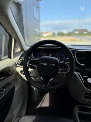 Melns Chrysler Pacifica 2022 Klaipėda, ar dzinēja tilpumu 3.60 L un nobraukumu 171 tūkst. km par 20200 €, foto 29 vietnē AUTOMOTO.COM.LV