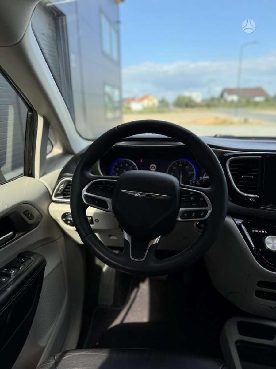 Melns Chrysler Pacifica 2022 Klaipėda, ar dzinēja tilpumu 3.60 L un nobraukumu 171 tūkst. km par 20200 €, foto 29 vietnē AUTOMOTO.COM.LV