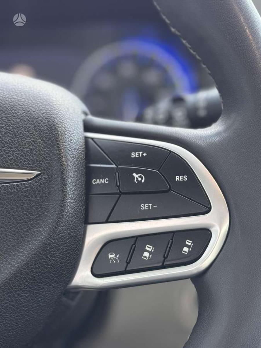 Melns Chrysler Pacifica 2022 Klaipėda, ar dzinēja tilpumu 3.60 L un nobraukumu 171 tūkst. km par 20200 €, foto 31 vietnē AUTOMOTO.COM.LV