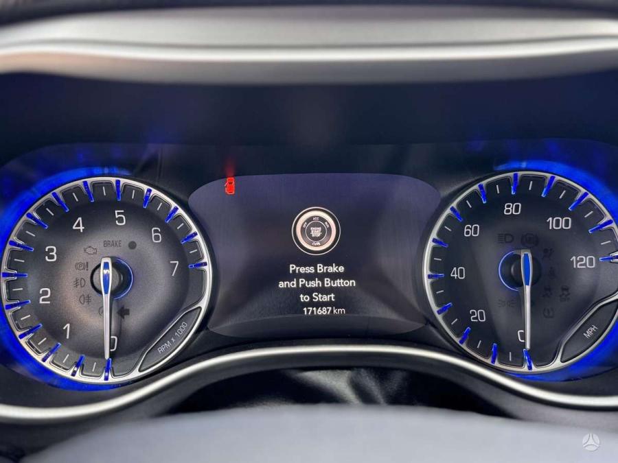 Melns Chrysler Pacifica 2022 Klaipėda, ar dzinēja tilpumu 3.60 L un nobraukumu 171 tūkst. km par 20200 €, foto 36 vietnē AUTOMOTO.COM.LV