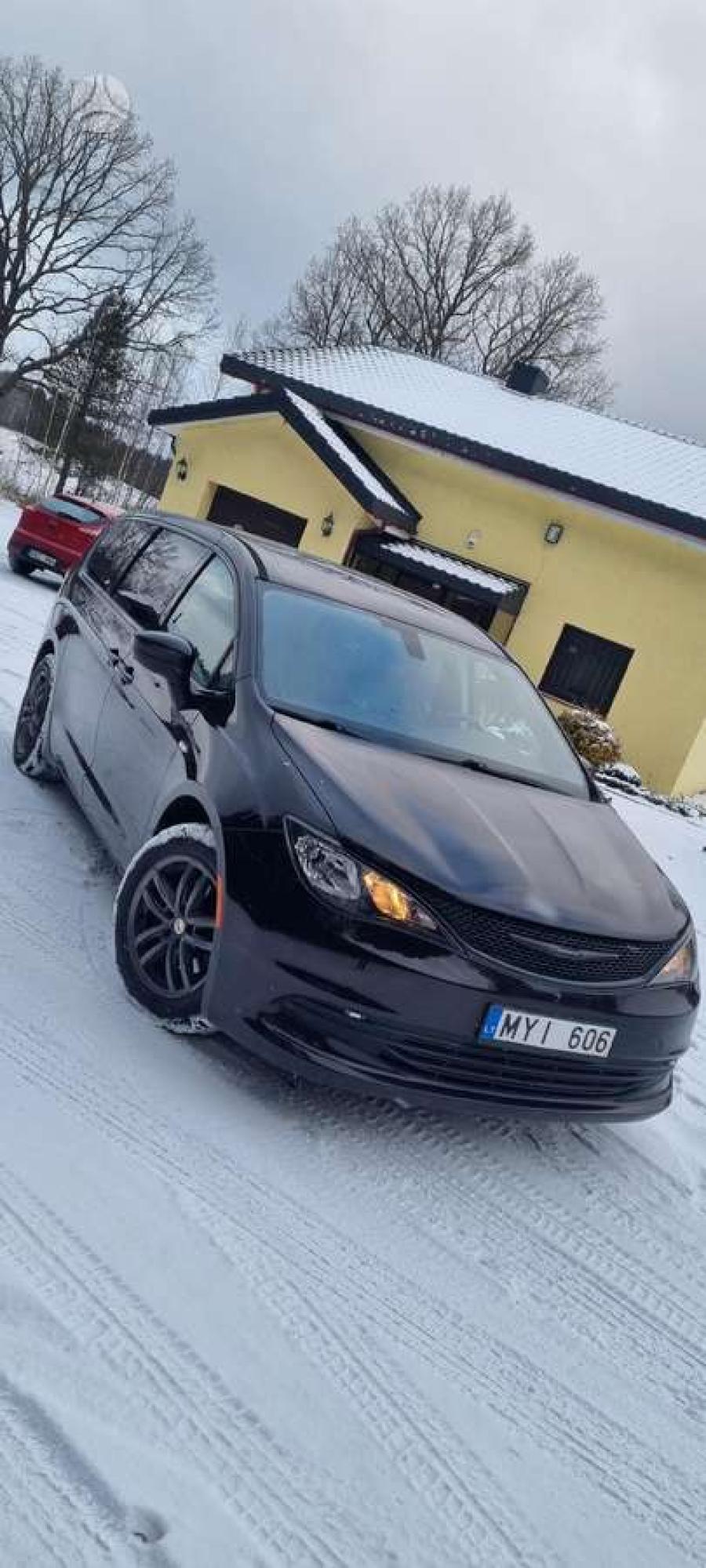 Melns Chrysler Pacifica 2017 Viļņa, ar dzinēja tilpumu 3.60 L un nobraukumu 172 tūkst. km par 11550 €, foto 1 vietnē AUTOMOTO.COM.LV