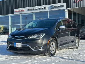 Melns Chrysler Pacifica 2017 Tallina, ar dzinēja tilpumu 3.60 L un nobraukumu 215 tūkst. km par 17900 €, foto  vietnē AUTOMOTO.COM.LV