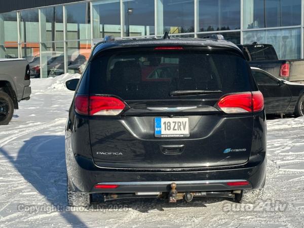 Melns Chrysler Pacifica 2017 Tallina, ar dzinēja tilpumu 3.60 L un nobraukumu 215 tūkst. km par 17900 €, foto 9 vietnē AUTOMOTO.COM.LV