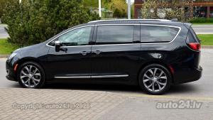 Melns Chrysler Pacifica 2018 Tallina, ar dzinēja tilpumu 3.60 L un nobraukumu 190 tūkst. km par 17800 €, foto 5 vietnē AUTOMOTO.COM.LV
