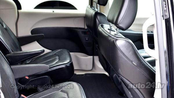 Melns Chrysler Pacifica 2018 Tallina, ar dzinēja tilpumu 3.60 L un nobraukumu 190 tūkst. km par 17800 €, foto 8 vietnē AUTOMOTO.COM.LV