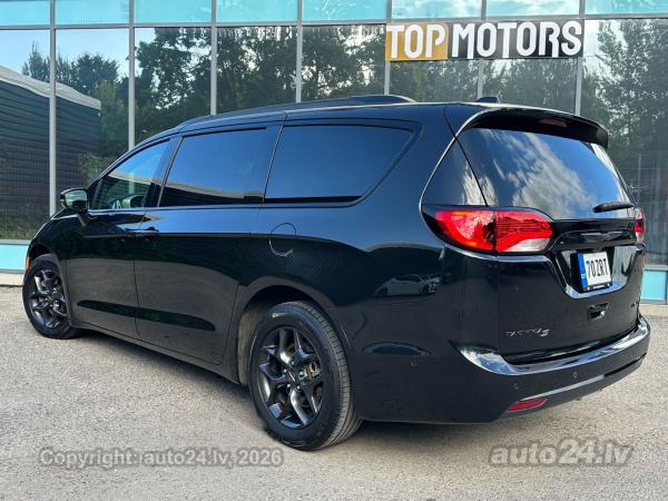 Крайслер Пасифик 2018 в Таллин на AUTOMOTO.COM.LV Черный Крайслер Пасифик 2018 в Таллин, объемом двигателя 3.60 л и пробегом 189 тыс. км за 17880 €, фото 4 на AUTOMOTO.COM.LV