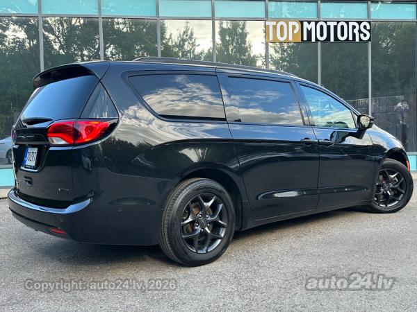 Крайслер Пасифик 2018 в Таллин на AUTOMOTO.COM.LV Черный Крайслер Пасифик 2018 в Таллин, объемом двигателя 3.60 л и пробегом 189 тыс. км за 17880 €, фото 6 на AUTOMOTO.COM.LV