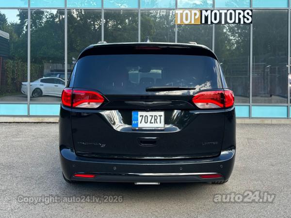 Крайслер Пасифик 2018 в Таллин на AUTOMOTO.COM.LV Черный Крайслер Пасифик 2018 в Таллин, объемом двигателя 3.60 л и пробегом 189 тыс. км за 17880 €, фото 7 на AUTOMOTO.COM.LV