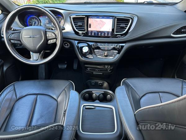 Крайслер Пасифик 2018 в Таллин на AUTOMOTO.COM.LV Черный Крайслер Пасифик 2018 в Таллин, объемом двигателя 3.60 л и пробегом 189 тыс. км за 17880 €, фото 8 на AUTOMOTO.COM.LV