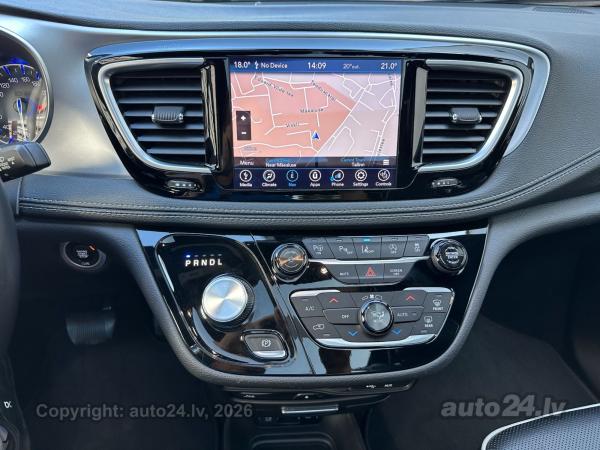 Крайслер Пасифик 2018 в Таллин на AUTOMOTO.COM.LV Черный Крайслер Пасифик 2018 в Таллин, объемом двигателя 3.60 л и пробегом 189 тыс. км за 17880 €, фото 9 на AUTOMOTO.COM.LV