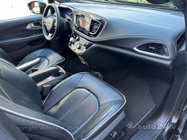 Крайслер Пасифик 2018 в Таллин на AUTOMOTO.COM.LV Черный Крайслер Пасифик 2018 в Таллин, объемом двигателя 3.60 л и пробегом 189 тыс. км за 17880 €, фото 10 на AUTOMOTO.COM.LV