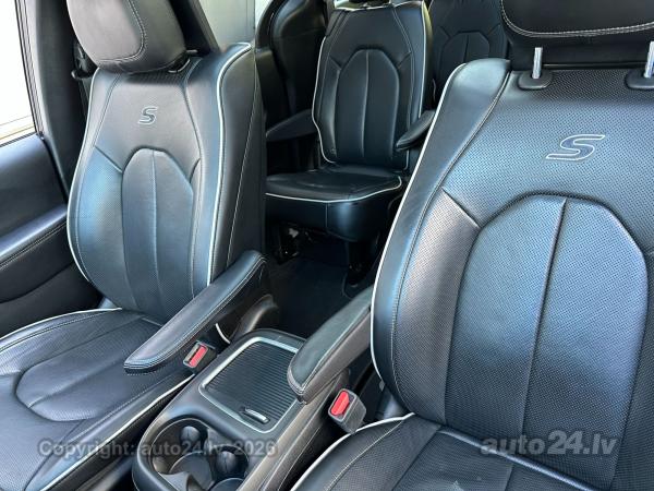Крайслер Пасифик 2018 в Таллин на AUTOMOTO.COM.LV Черный Крайслер Пасифик 2018 в Таллин, объемом двигателя 3.60 л и пробегом 189 тыс. км за 17880 €, фото 11 на AUTOMOTO.COM.LV