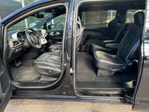 Black Chrysler Pacifica 2018 in Tallinn, with an engine capacity of 3.60 L and mileage of 189 thousand km for 17880 €, photo 12 on AUTOMOTO.COM.LV