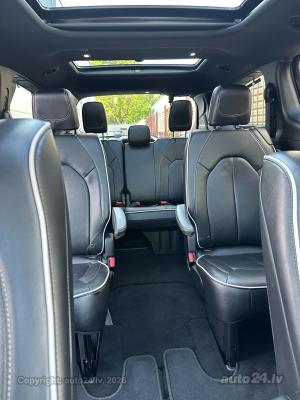 Black Chrysler Pacifica 2018 in Tallinn, with an engine capacity of 3.60 L and mileage of 189 thousand km for 17880 €, photo 16 on AUTOMOTO.COM.LV