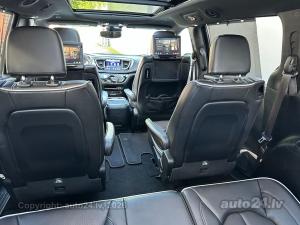 Black Chrysler Pacifica 2018 in Tallinn, with an engine capacity of 3.60 L and mileage of 189 thousand km for 17880 €, photo 17 on AUTOMOTO.COM.LV