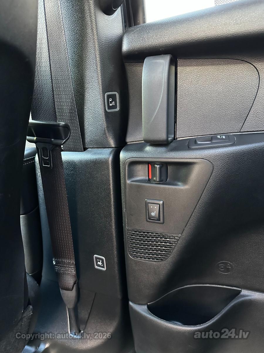 Black Chrysler Pacifica 2018 in Tallinn, with an engine capacity of 3.60 L and mileage of 189 thousand km for 17880 €, photo 19 on AUTOMOTO.COM.LV