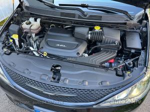 Black Chrysler Pacifica 2018 in Tallinn, with an engine capacity of 3.60 L and mileage of 189 thousand km for 17880 €, photo 24 on AUTOMOTO.COM.LV