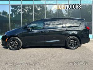 Black Chrysler Pacifica 2018 in Tallinn, with an engine capacity of 3.60 L and mileage of 189 thousand km for 17880 €, photo 25 on AUTOMOTO.COM.LV