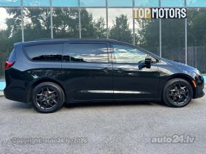Black Chrysler Pacifica 2018 in Tallinn, with an engine capacity of 3.60 L and mileage of 189 thousand km for 17880 €, photo 26 on AUTOMOTO.COM.LV