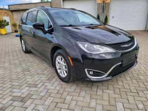 Melns Chrysler Pacifica 2020 Šauļi, ar dzinēja tilpumu 3.60 L un nobraukumu 199 tūkst. km par 13550 €, foto  vietnē AUTOMOTO.COM.LV