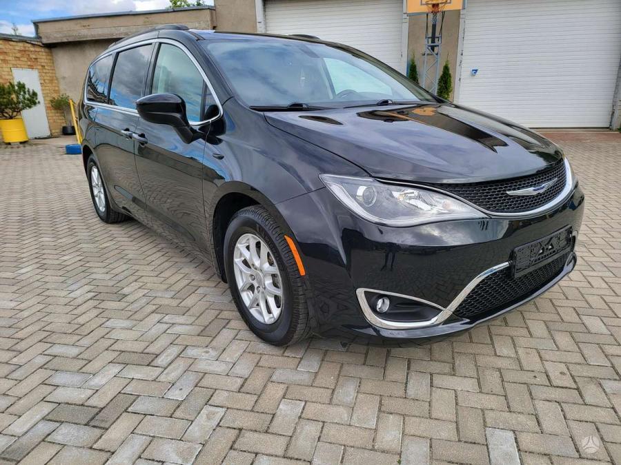 Melns Chrysler Pacifica 2020 Šauļi, ar dzinēja tilpumu 3.60 L un nobraukumu 199 tūkst. km par 13550 €, foto 1 vietnē AUTOMOTO.COM.LV