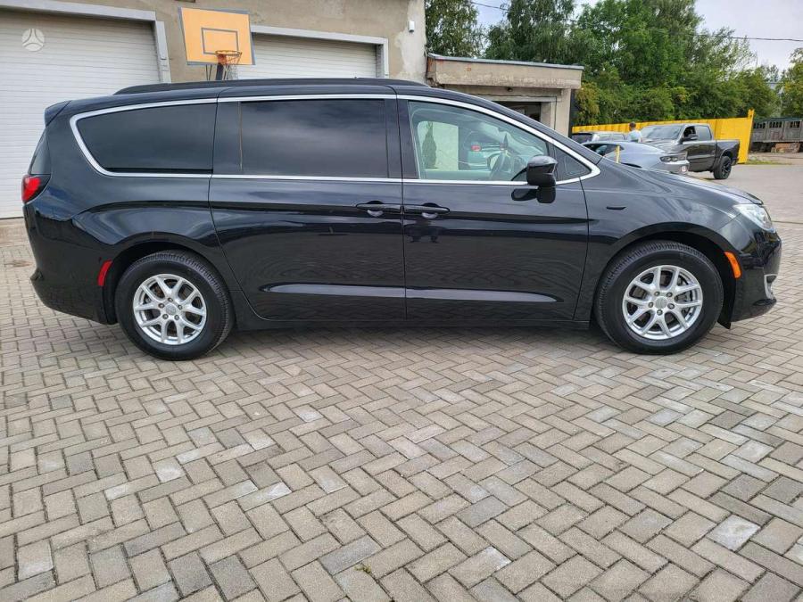 Melns Chrysler Pacifica 2020 Šauļi, ar dzinēja tilpumu 3.60 L un nobraukumu 199 tūkst. km par 13550 €, foto 3 vietnē AUTOMOTO.COM.LV
