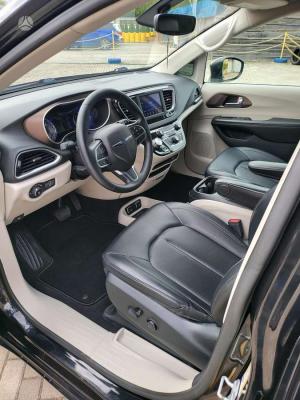 Melns Chrysler Pacifica 2020 Šauļi, ar dzinēja tilpumu 3.60 L un nobraukumu 199 tūkst. km par 13550 €, foto 10 vietnē AUTOMOTO.COM.LV