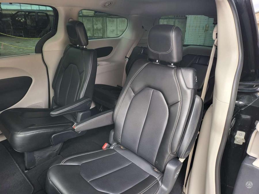 Melns Chrysler Pacifica 2020 Šauļi, ar dzinēja tilpumu 3.60 L un nobraukumu 199 tūkst. km par 13550 €, foto 14 vietnē AUTOMOTO.COM.LV