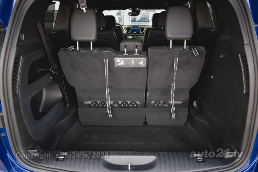 Zils Chrysler Pacifica 2022 Tartu, ar dzinēja tilpumu 3.60 L un nobraukumu 47 tūkst. km par 33900 €, foto 28 vietnē AUTOMOTO.COM.LV