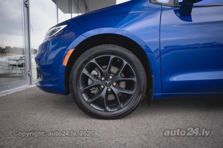 Zils Chrysler Pacifica 2022 Tartu, ar dzinēja tilpumu 3.60 L un nobraukumu 47 tūkst. km par 33900 €, foto 29 vietnē AUTOMOTO.COM.LV