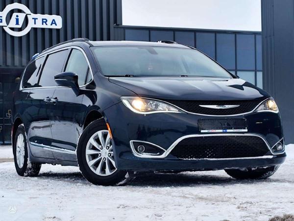 Blue Chrysler Pacifica 2017 in Siauliai, with an engine capacity of 3.60 L and mileage of 280 thousand km for 11900 €, photo 1 on AUTOMOTO.COM.LV